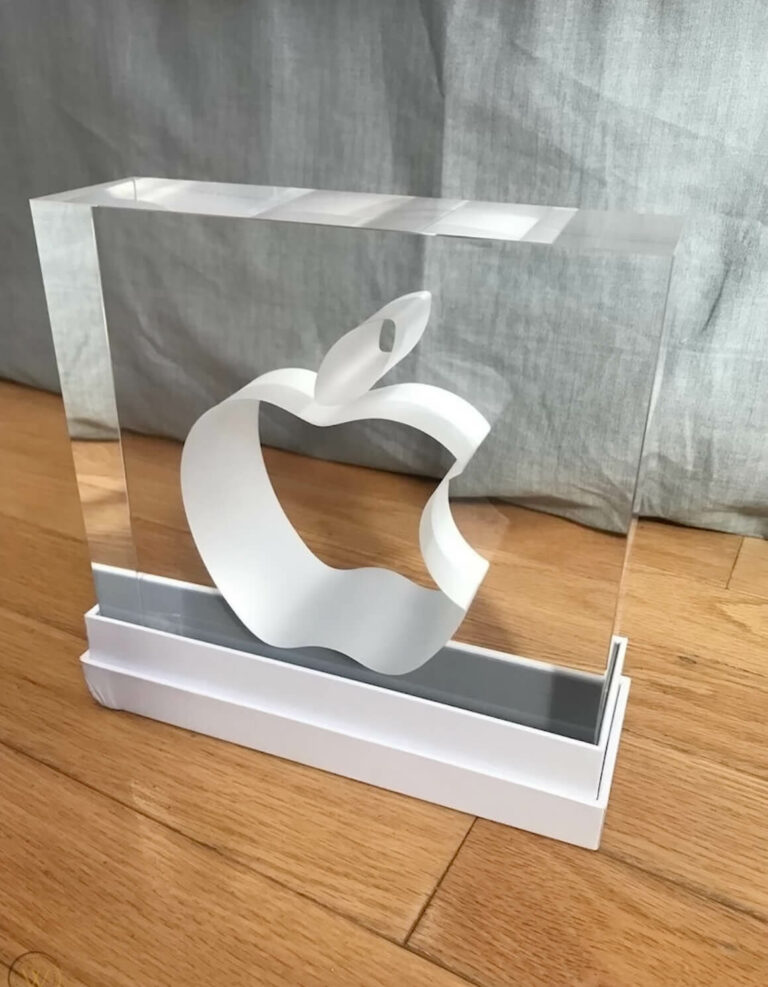 Apple’s Rare 10-Year Employee Plaque: A Symbol of Loyalty and Achievement