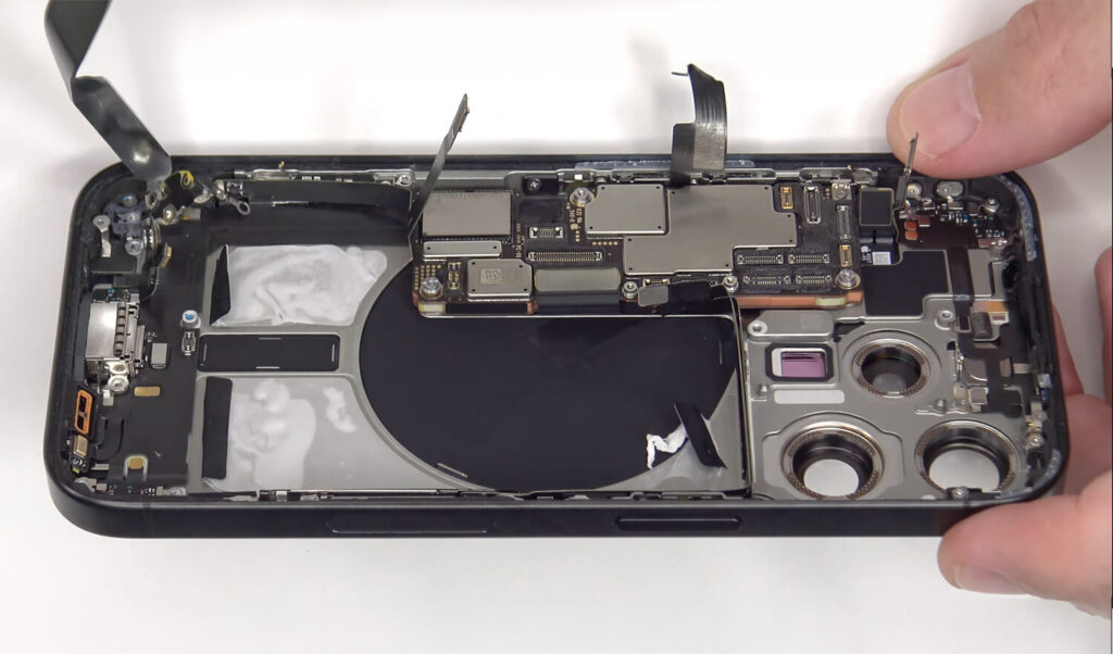 Novo iPhone 15 Pro é desmontado e revela detalhes técnicos do aparelho