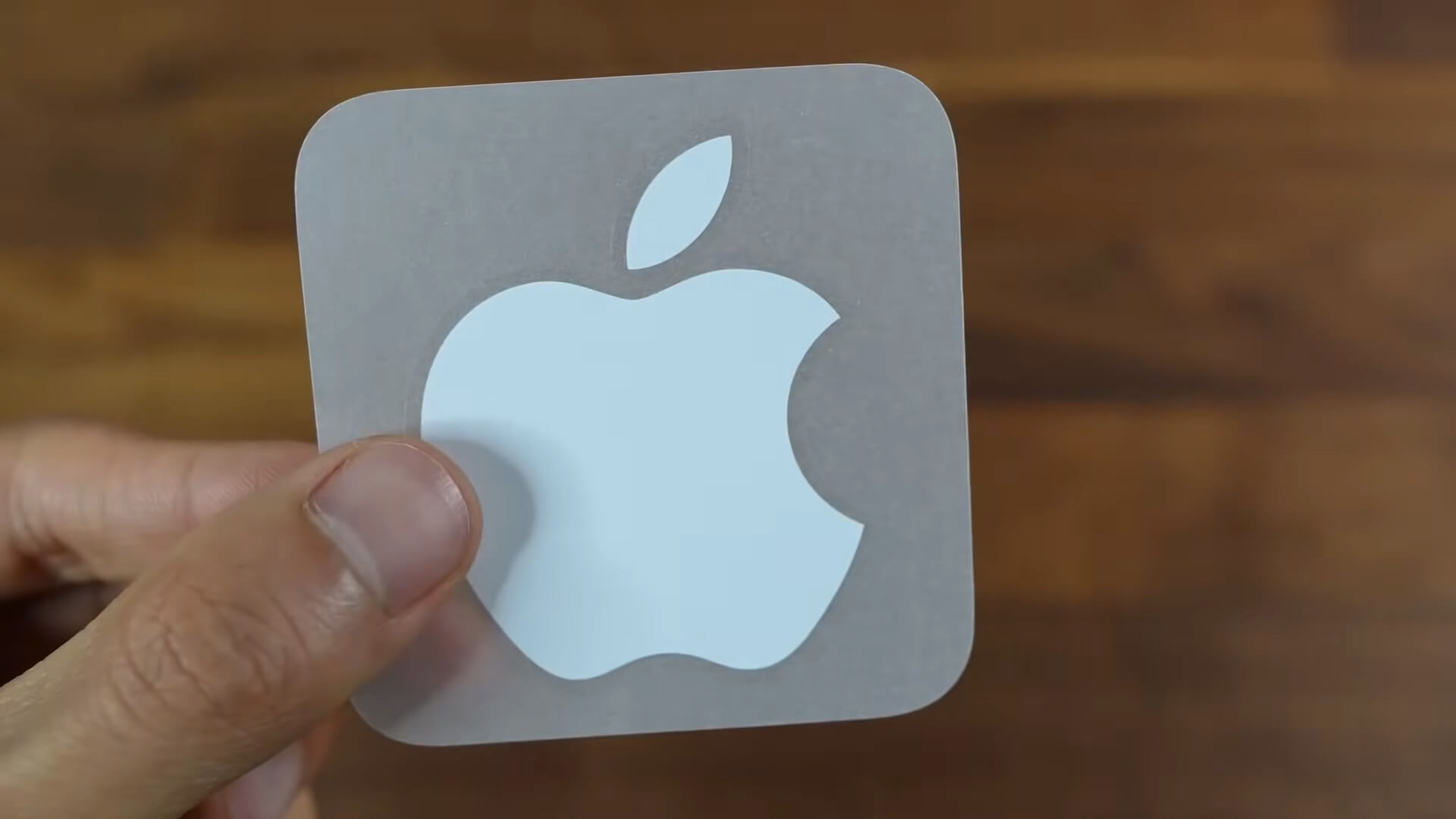 Como os adesivos que vinham na caixa do iPhone ajudaram no sucesso da Apple