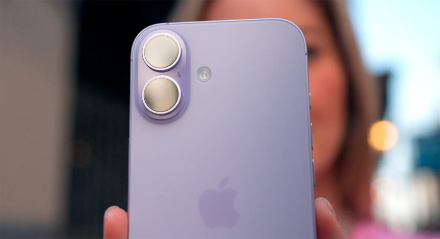 Primeiros reviews do iPhone 17 destacam evolução da tela, câmeras e bateria